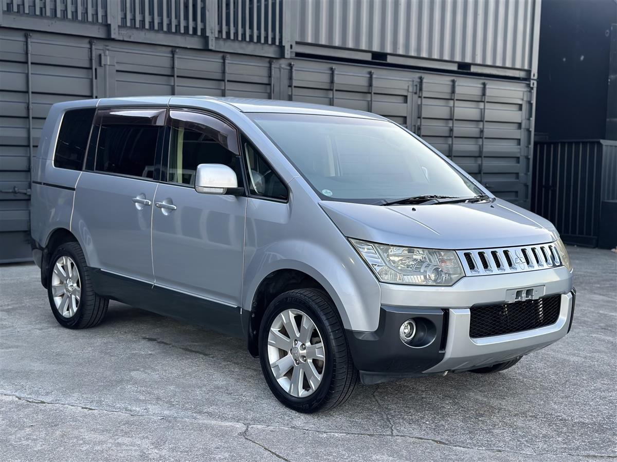 2012 Mitsubishi Delica D:5 4WD G ! DUAL SLIDING POWER DOORS Van ...